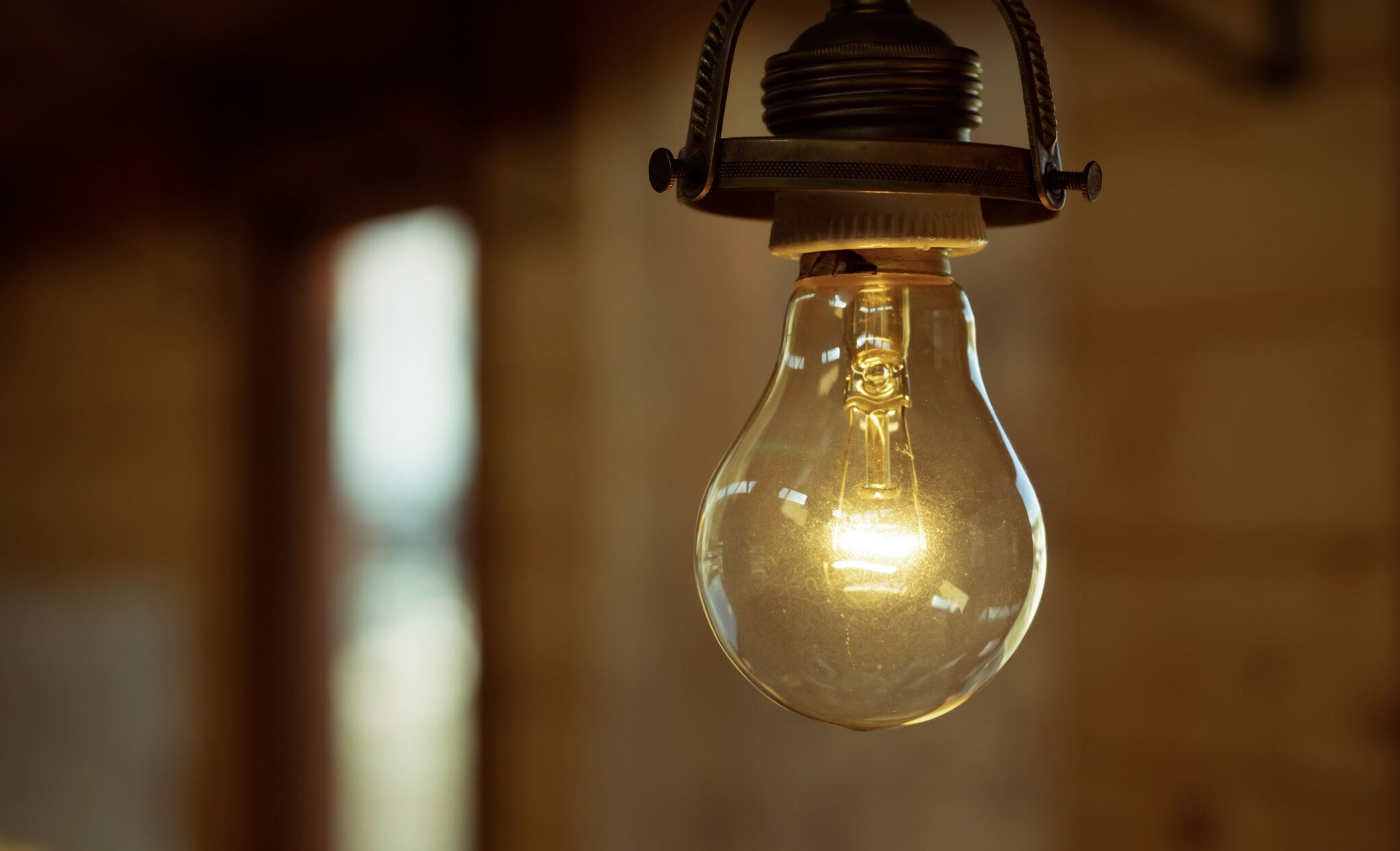 A Timeline of the Light Bulb: Early Experiments to the LED Revolution ...